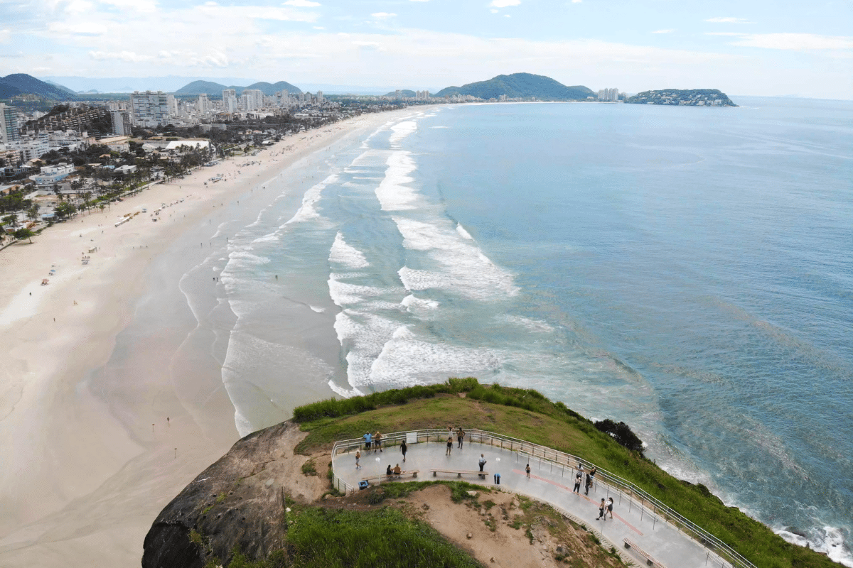 Praia da Enseada: onde se localiza?